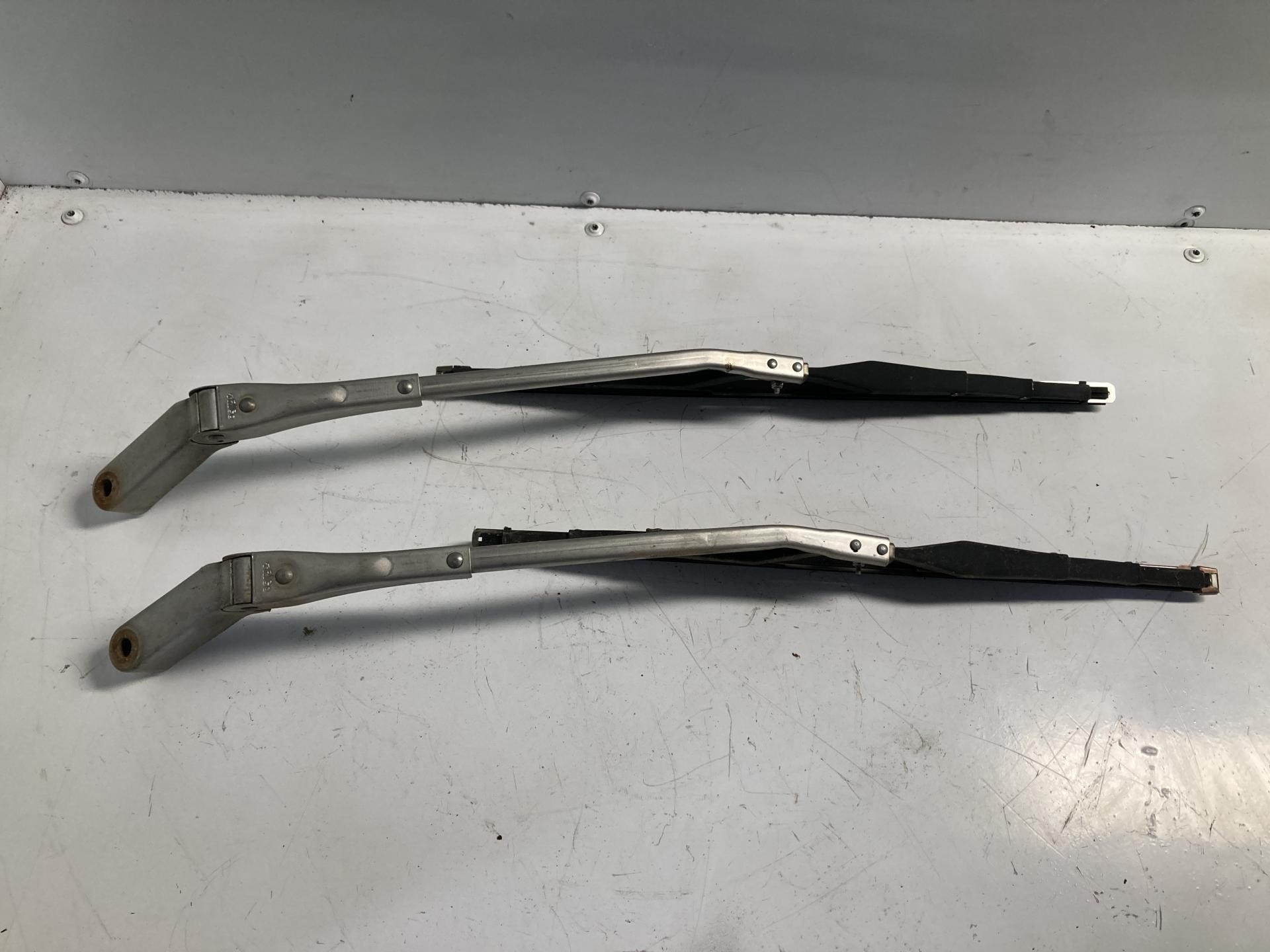 Ford L9000 Windshield Wiper Arm for Sale