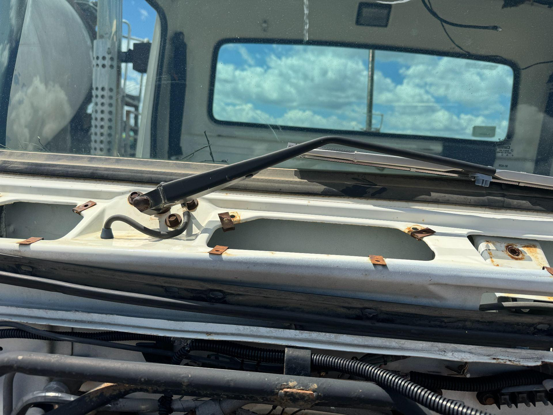 Ford LN8000 Windshield Wiper Arm for Sale