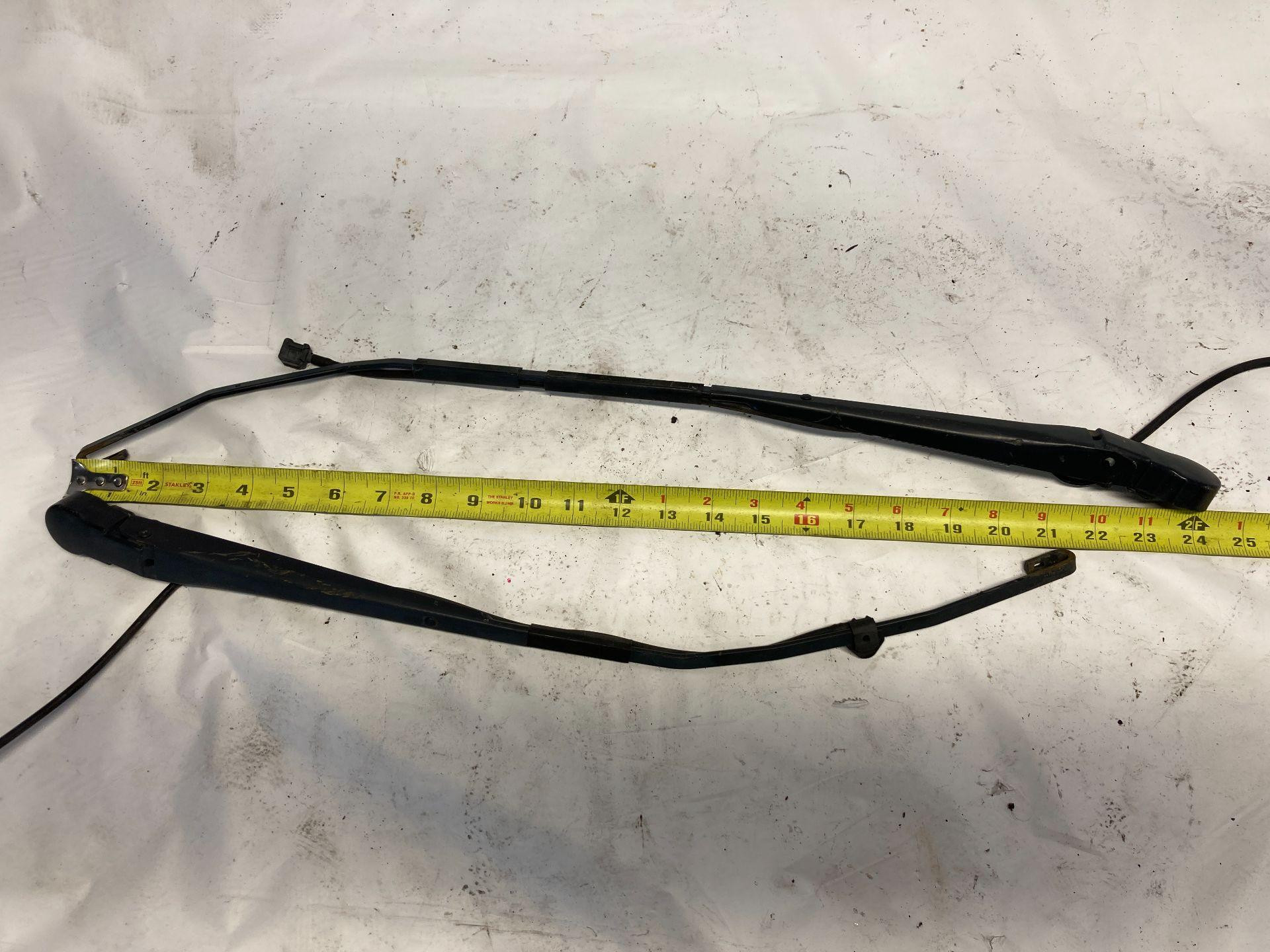 Freightliner M2 106 Windshield Wiper Arm for Sale