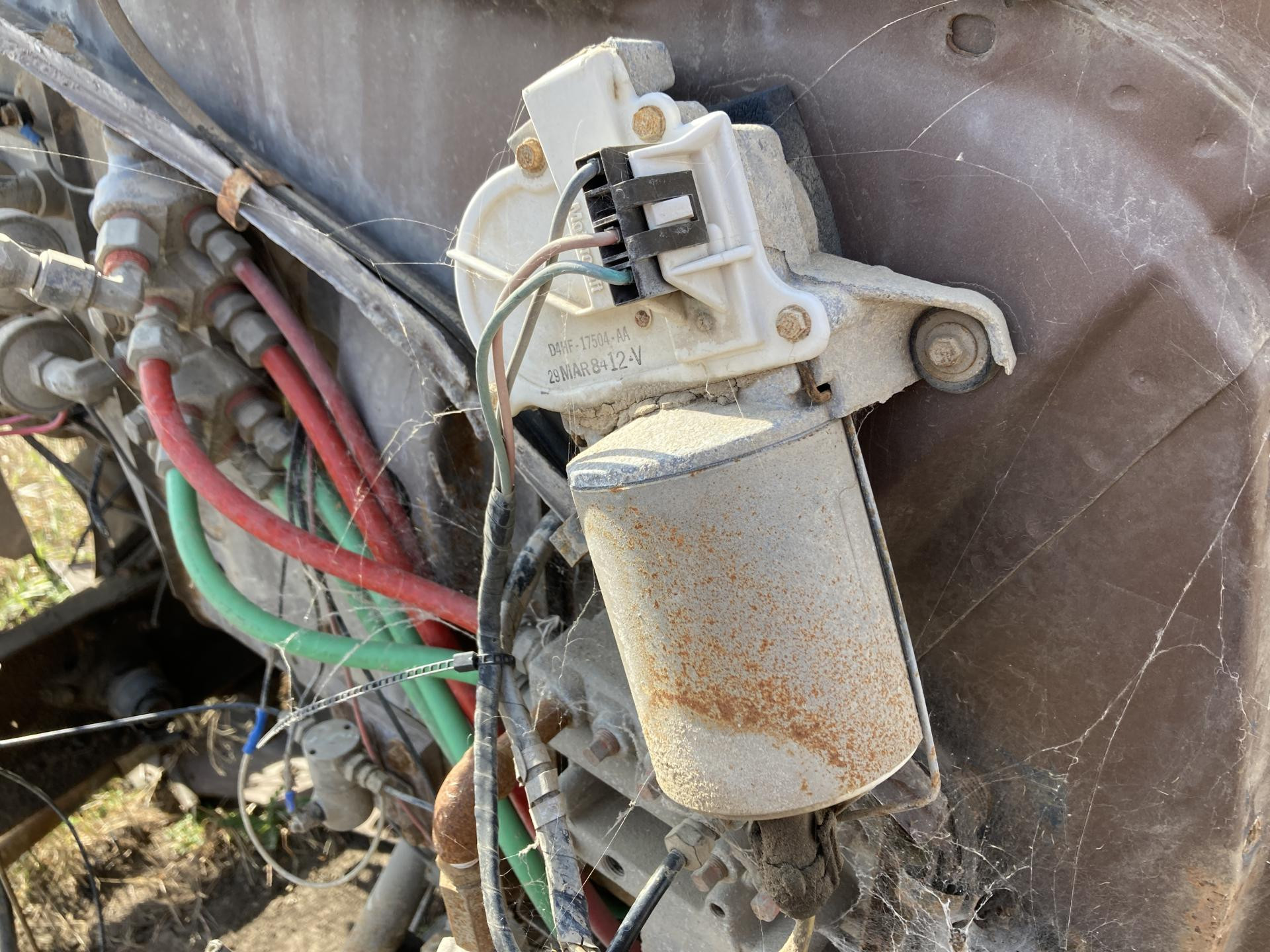 Ford L9000 Windshield Wiper Motor for Sale