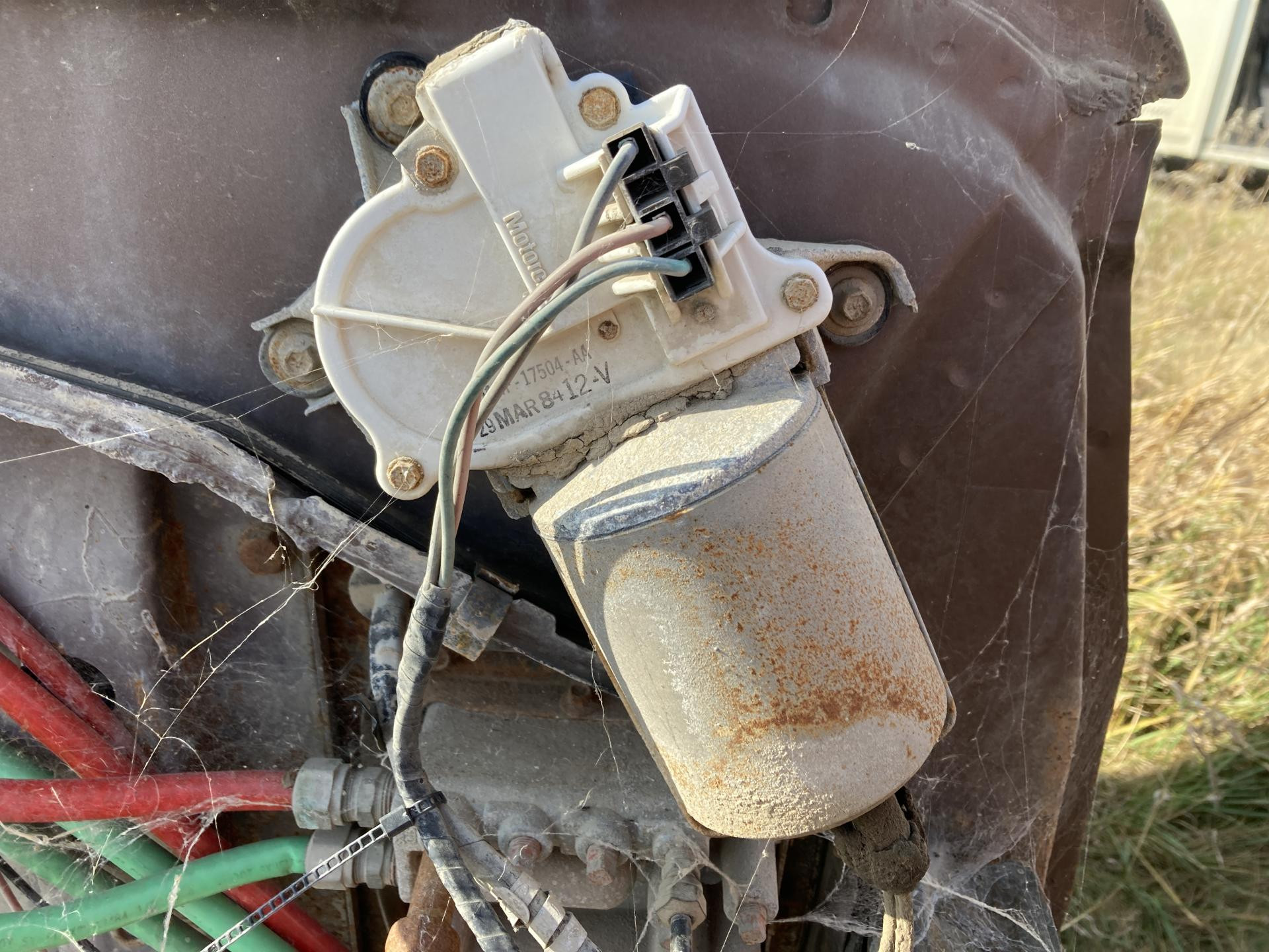Ford L9000 Windshield Wiper Motor for Sale