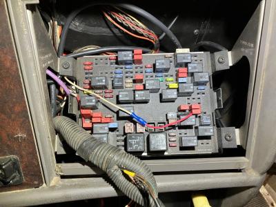 P27-1129-004 | Kenworth T370 Fuse Box for Sale