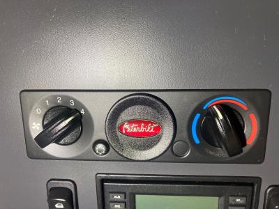 Q21-1122 | Peterbilt 579 Heater & AC Temperature Control for Sale