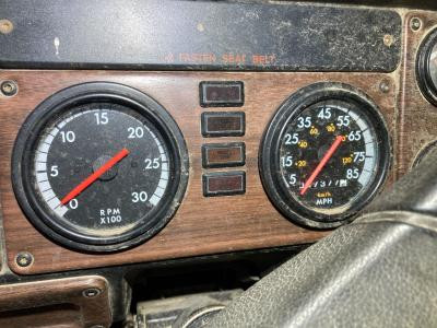 Freightliner FLD120 CLASSIC Speedometer Instrument Cluster for Sale
