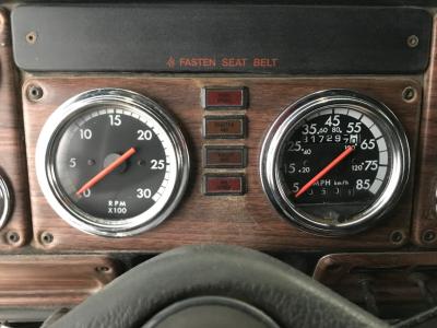 Freightliner FLD120 Speedometer Instrument Cluster for Sale