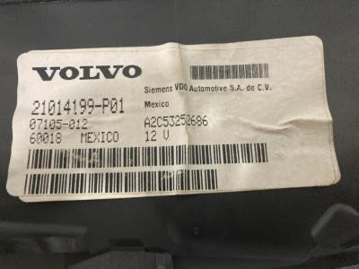 21014199-P01 | Volvo VNL Speedometer Instrument Cluster for Sale