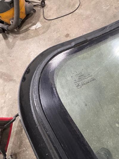 DW2691 | Freightliner M2 106 Windshield for Sale