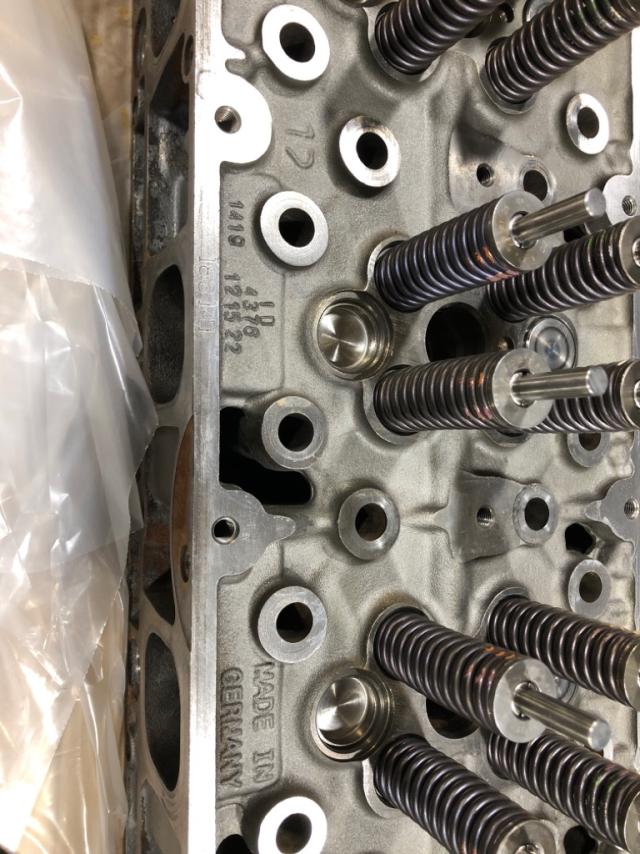 Detroit DD13 Engine Cylinder Head for Sale
