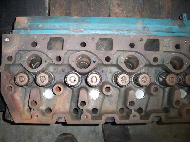 1827113C2 | International DT530E Engine Cylinder Head for Sale