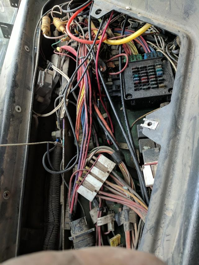 Peterbilt 320 LCF Fuse Box for Sale