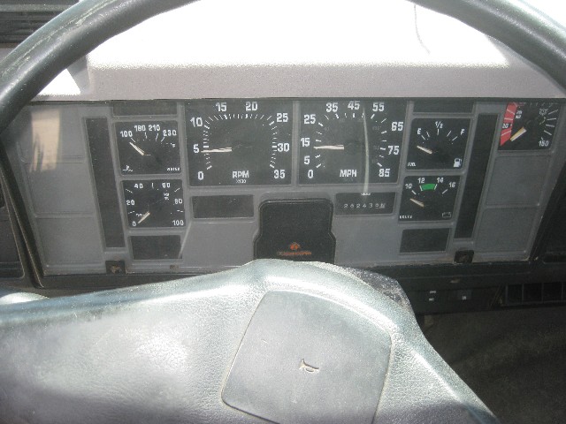 2512565C91 | International 8200 Speedometer Instrument Cluster for Sale