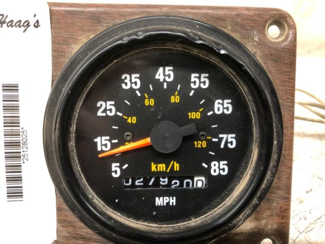 A22-39114 | Freightliner FLD120 Speedometer Instrument Cluster for Sale