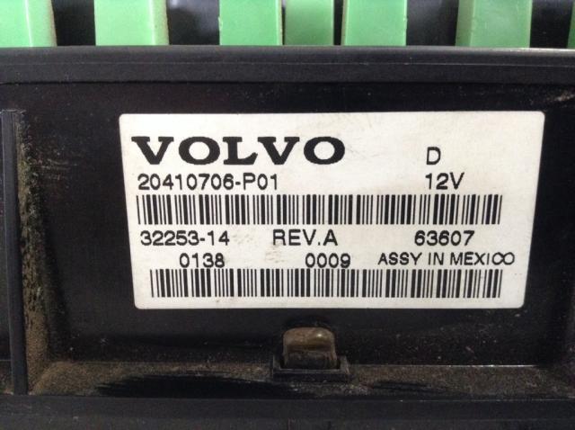 Volvo VNL Speedometer Instrument Cluster for Sale