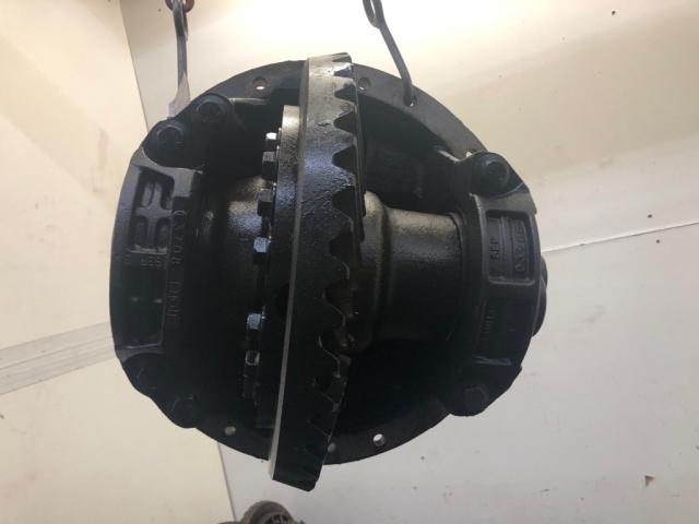 513015 | Eaton R46-170 Rear Differential | Carrier Assembly for Sale