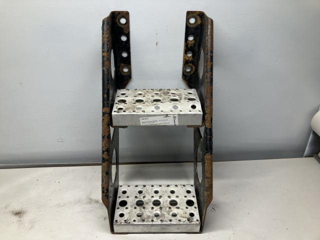 Freightliner Steps (Frame, Fuel Tank, Faring) for Sale