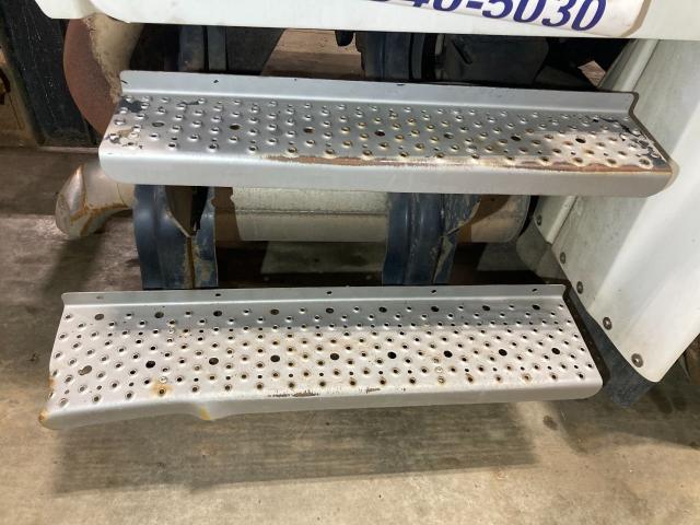 Freightliner M2 106 Steps (Frame, Fuel Tank, Faring) for Sale