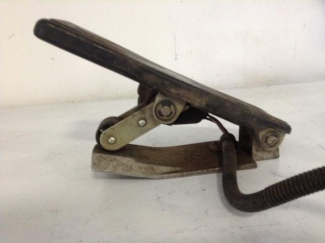 5002574 | Peterbilt 379 Foot Control Pedals for Sale