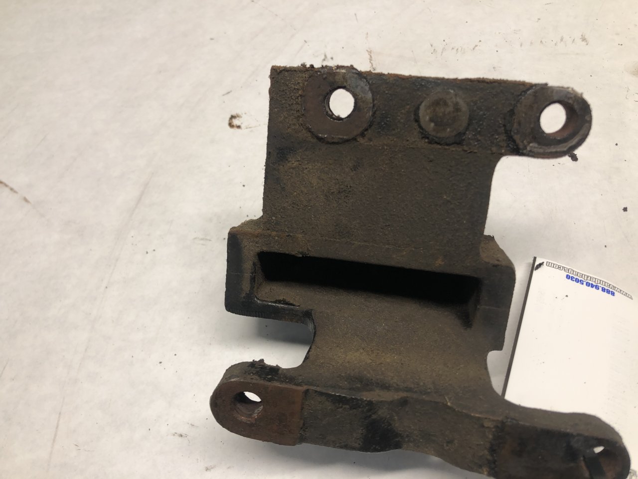 r01-22454-000 | Cummins M11 Engine Bracket for Sale