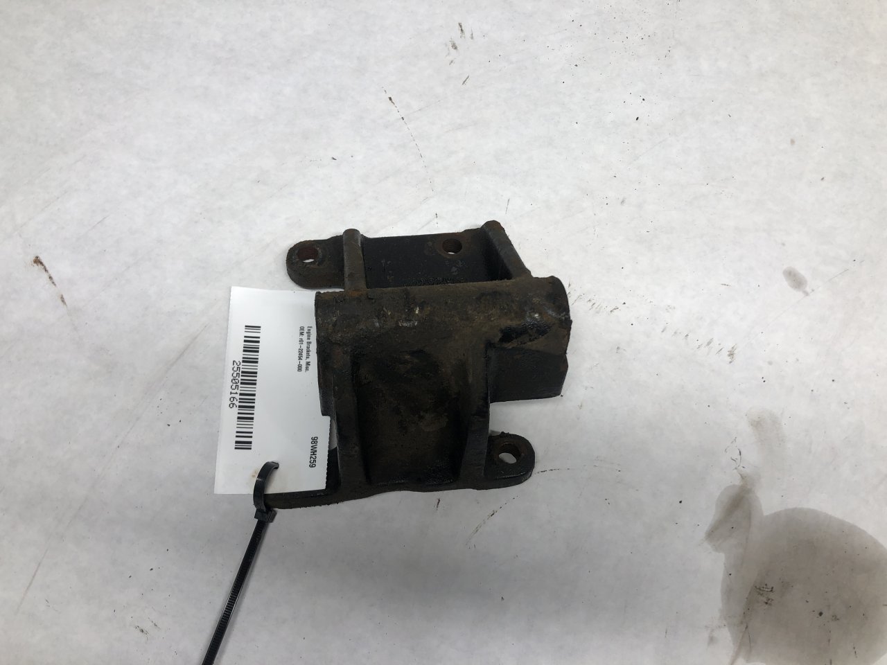 r01-22454-000 | Cummins M11 Engine Bracket for Sale