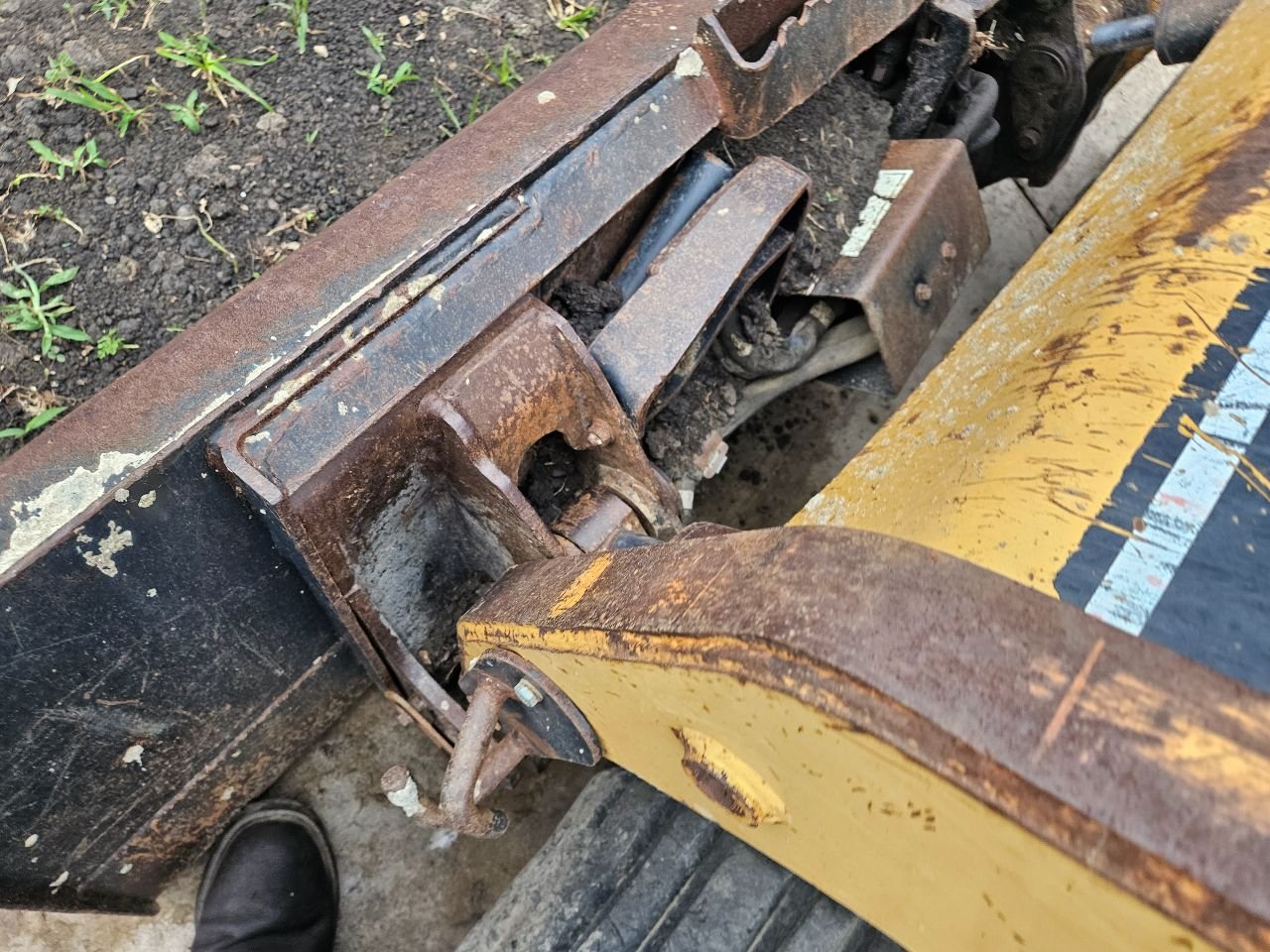 CAT 247B Quick Coupler for Sale