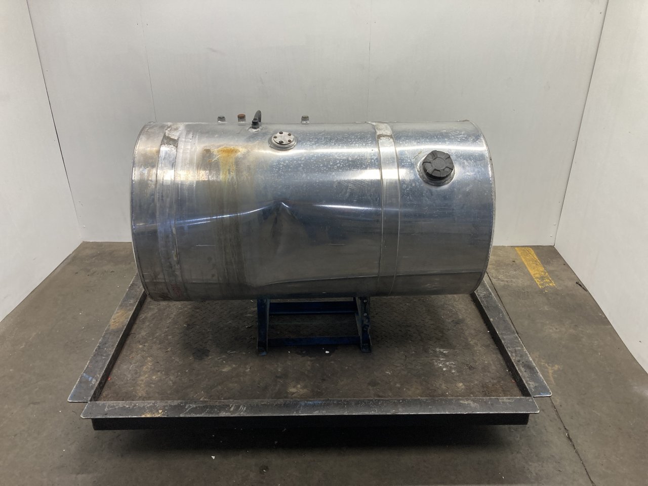 3609596C92 | International 8600 Fuel Tank for Sale