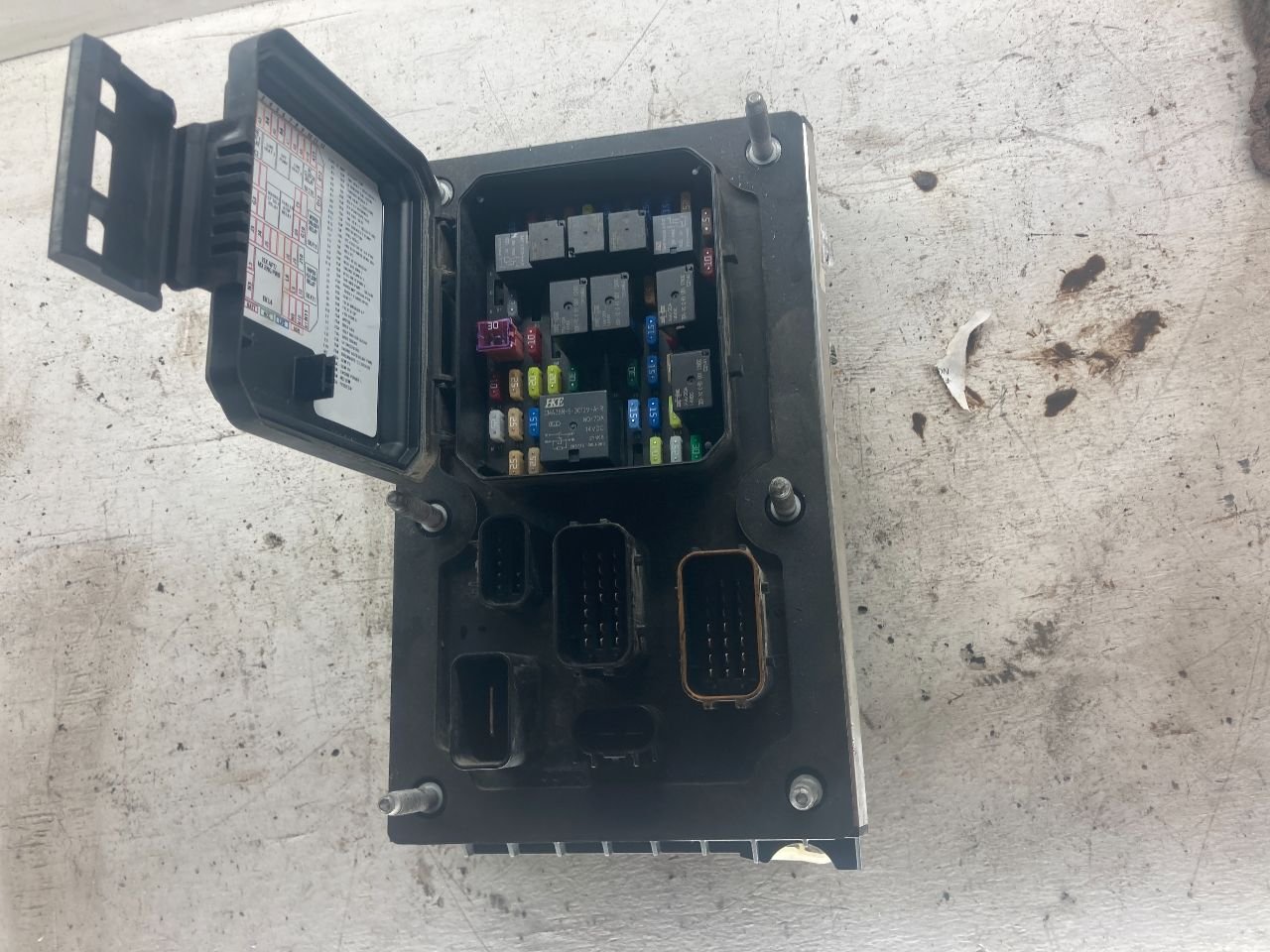 P27-1297-0101 | Peterbilt 579 Fuse Box for Sale