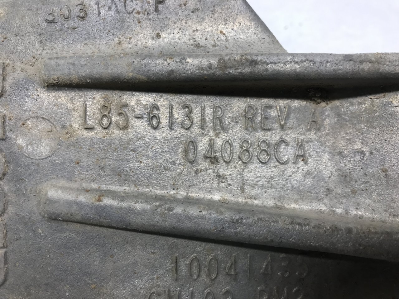 L85-6131R | Kenworth T880 Hood Rest for Sale