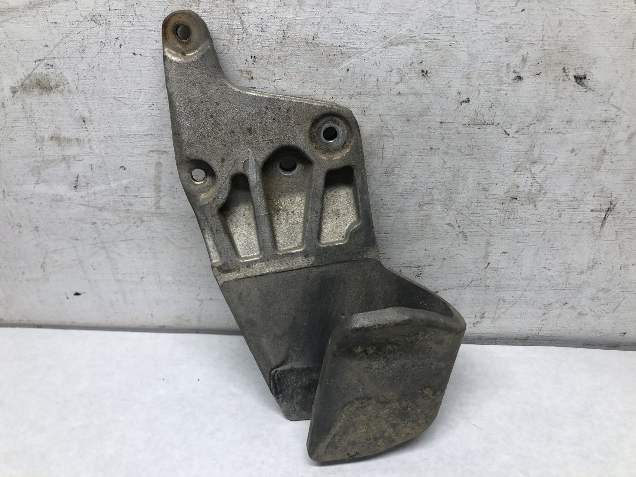 L85-6131R | Kenworth T880 Hood Rest for Sale