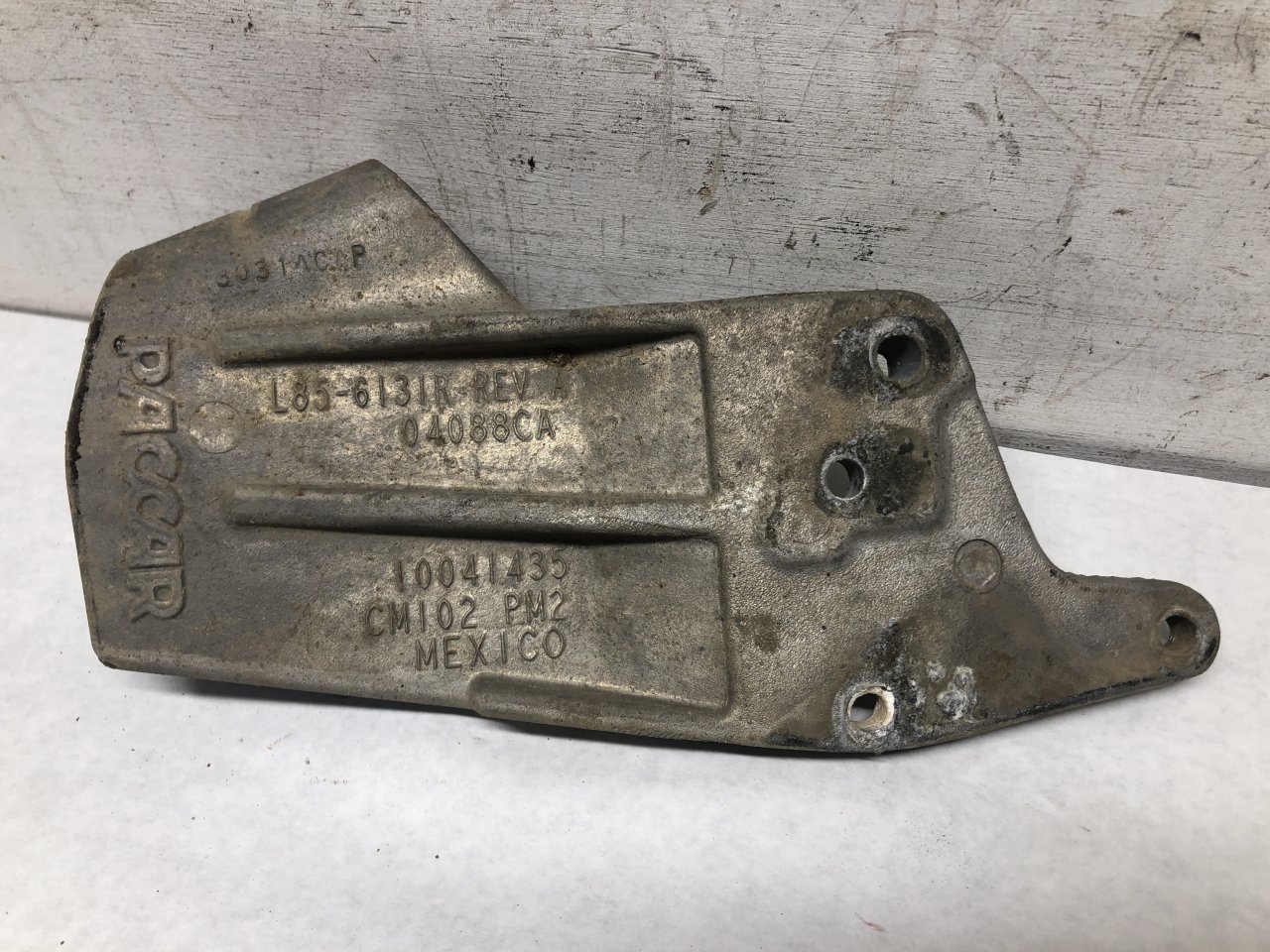 L85-6131R | Kenworth T880 Hood Rest for Sale