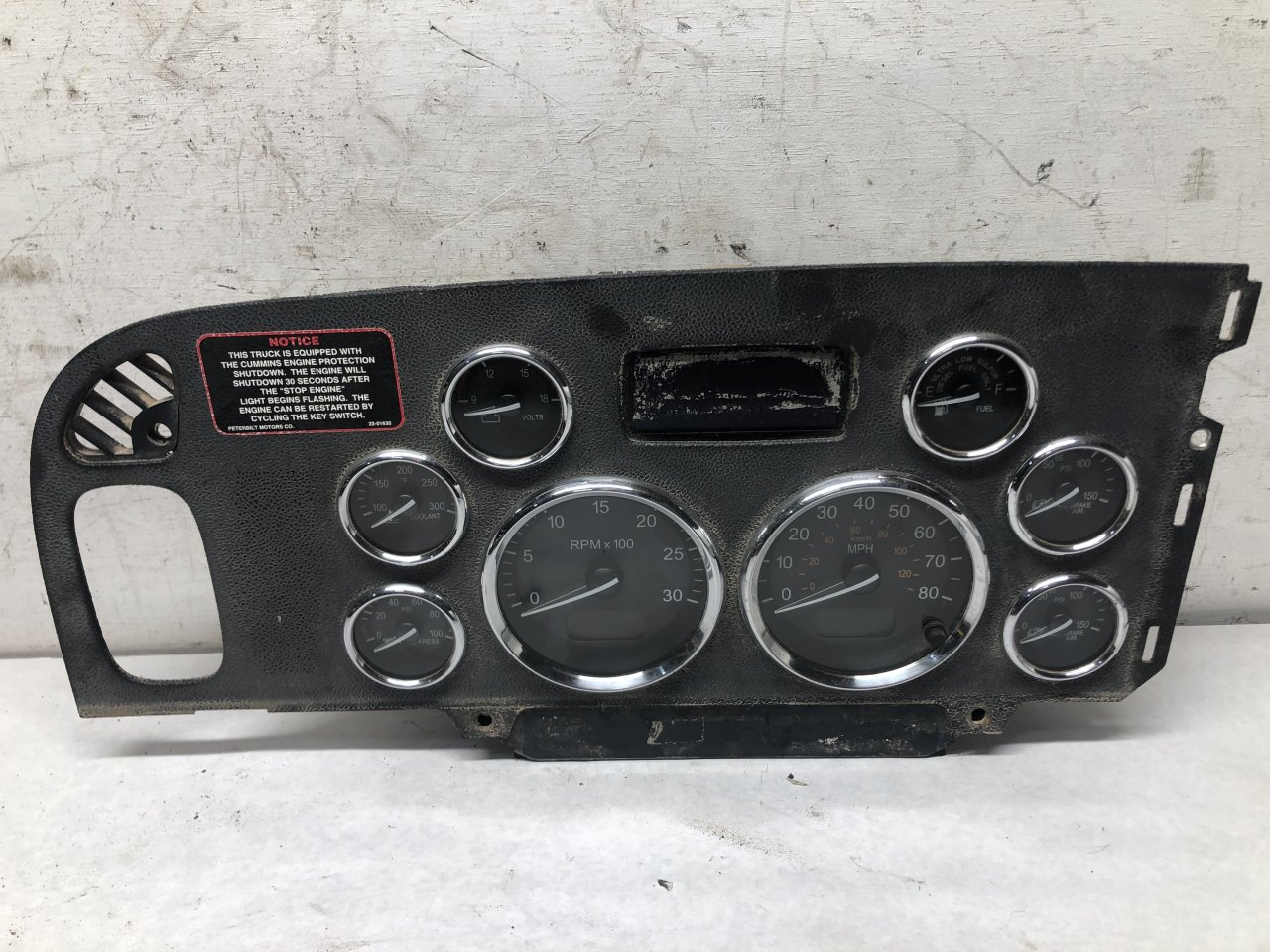 q43-6046-100004 | Peterbilt 389 Speedometer Instrument Cluster for Sale