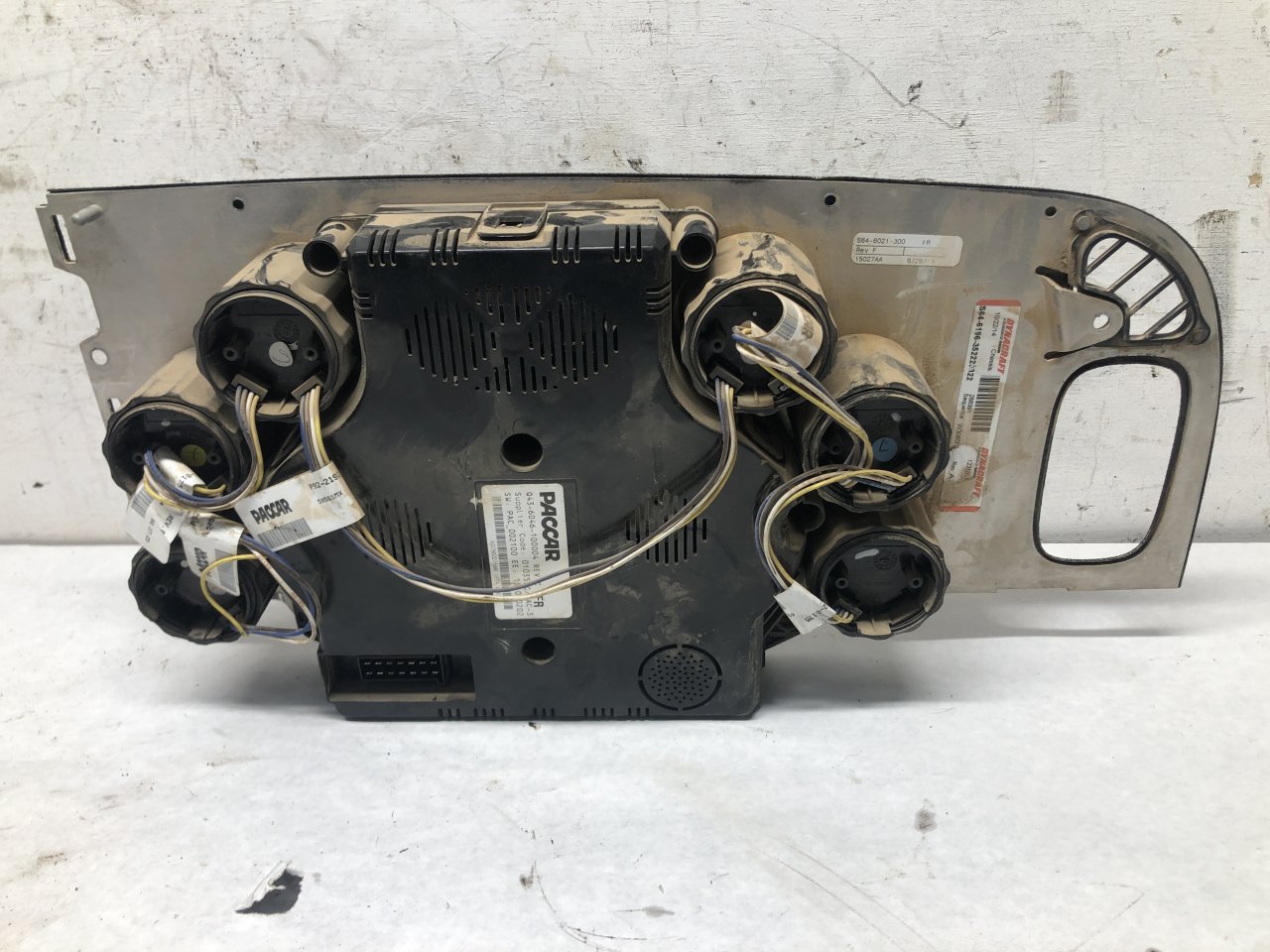 q43-6046-100004 | Peterbilt 389 Speedometer Instrument Cluster for Sale