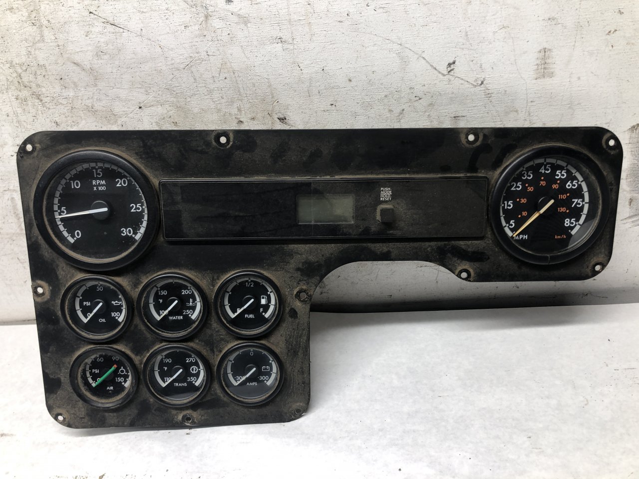62204777 | Thomas SAF-T-LINER MVP-EF Speedometer Instrument Cluster for Sal