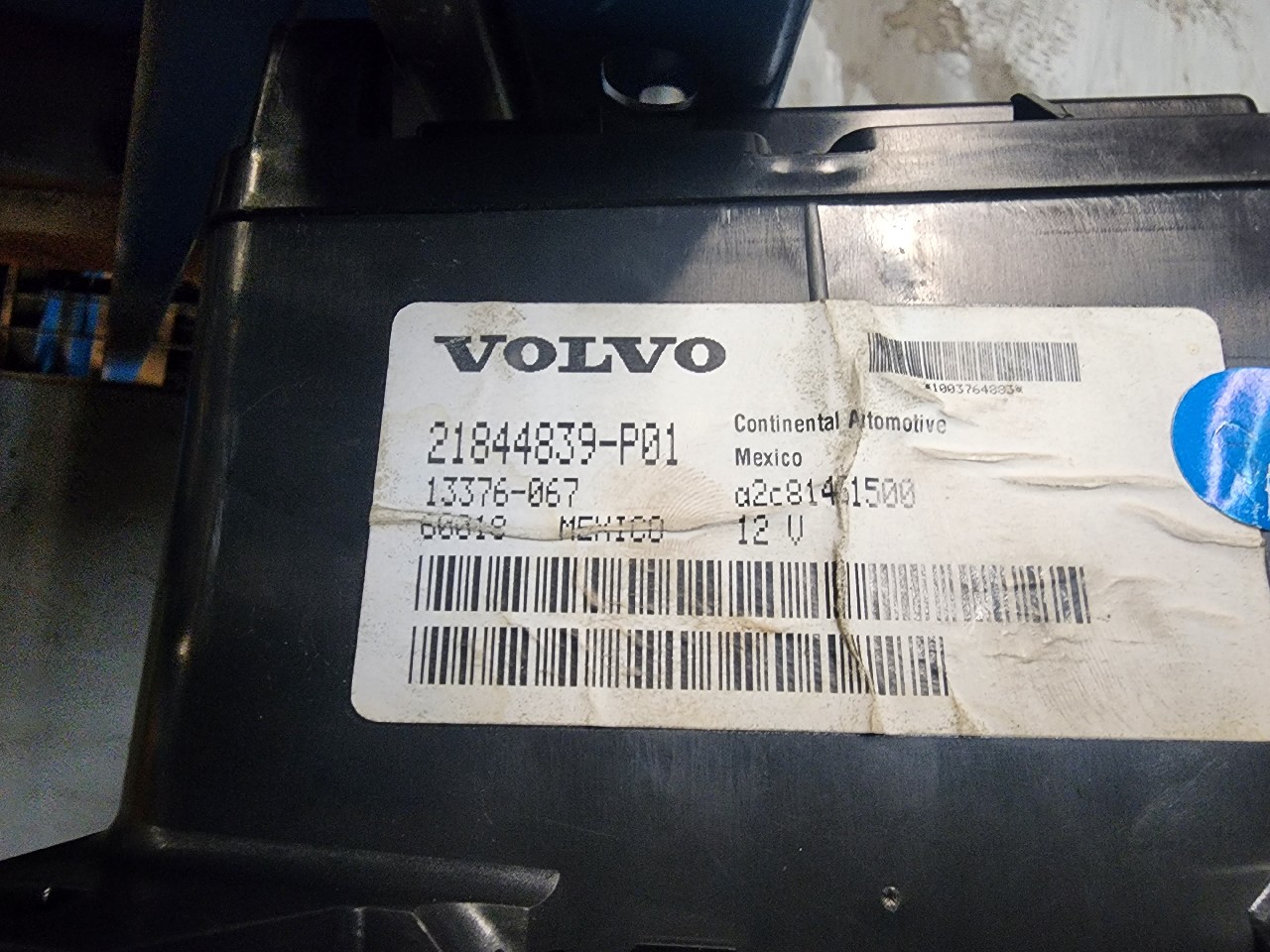 21844839 | Volvo VNL Speedometer Instrument Cluster for Sale