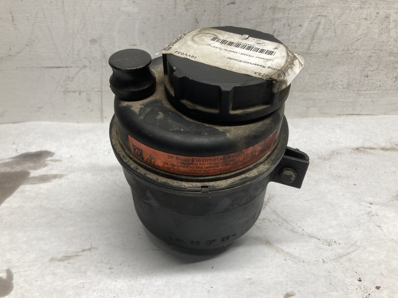 PA66GF25 | Volvo VNL Power Steering Reservoir for Sale