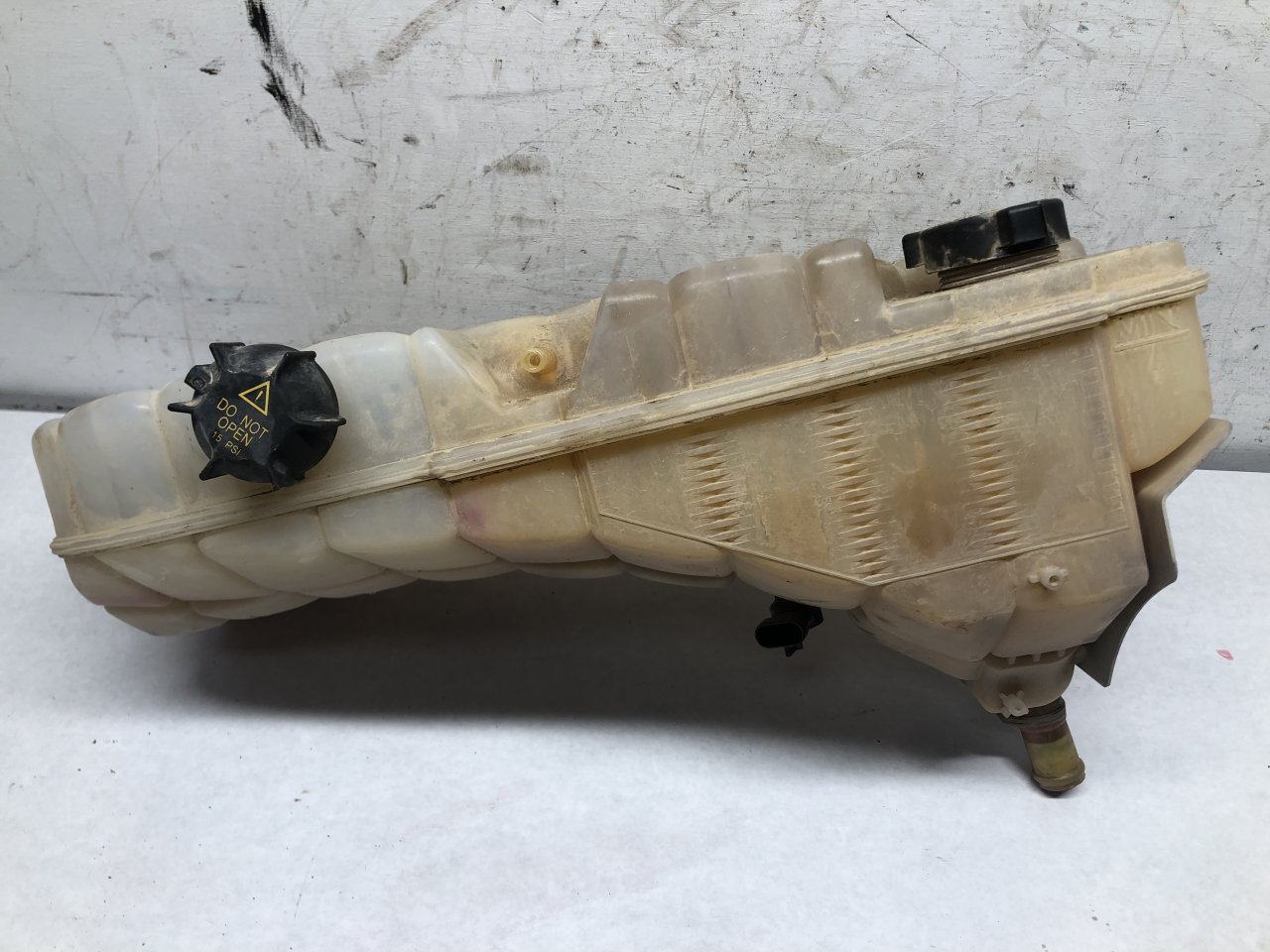 603-5403 | Peterbilt 389 Radiator Overflow Bottle for Sale
