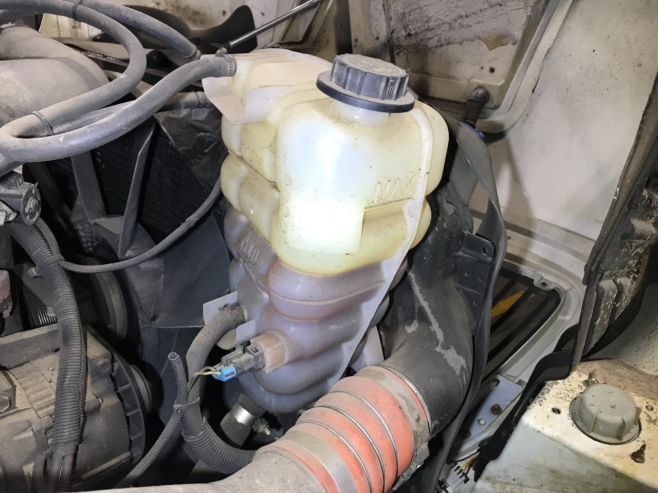FLTOT2591620 | International 8600 Radiator Overflow Bottle for Sale