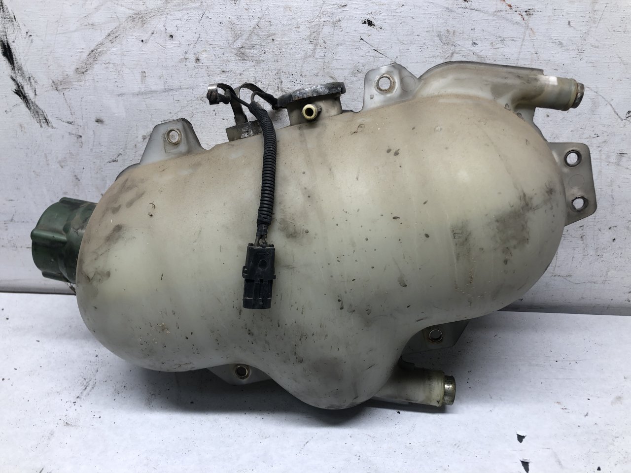 3966106 | Volvo WAH Radiator Overflow Bottle for Sale