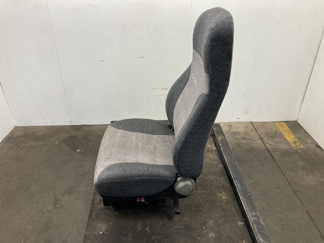 M0003-02065 | Sterling L9501 Air Ride Seat for Sale