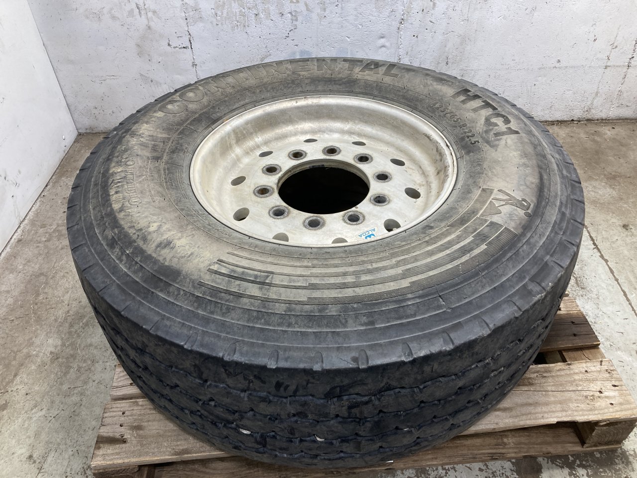 Pilot 19.5 STEEL Tire and Rim for Sale
