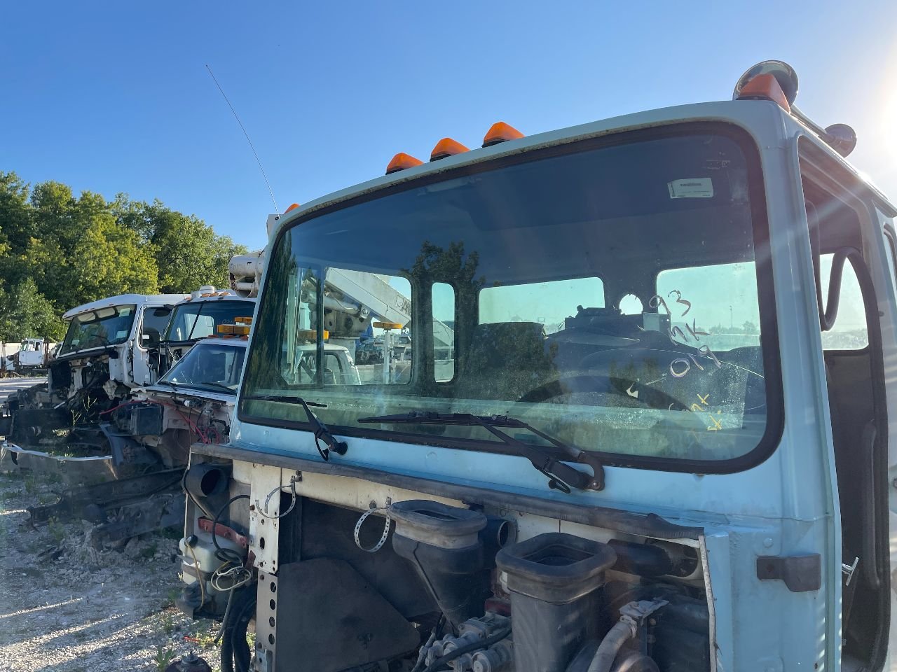 Mack CS MIDLINER Windshield for Sale